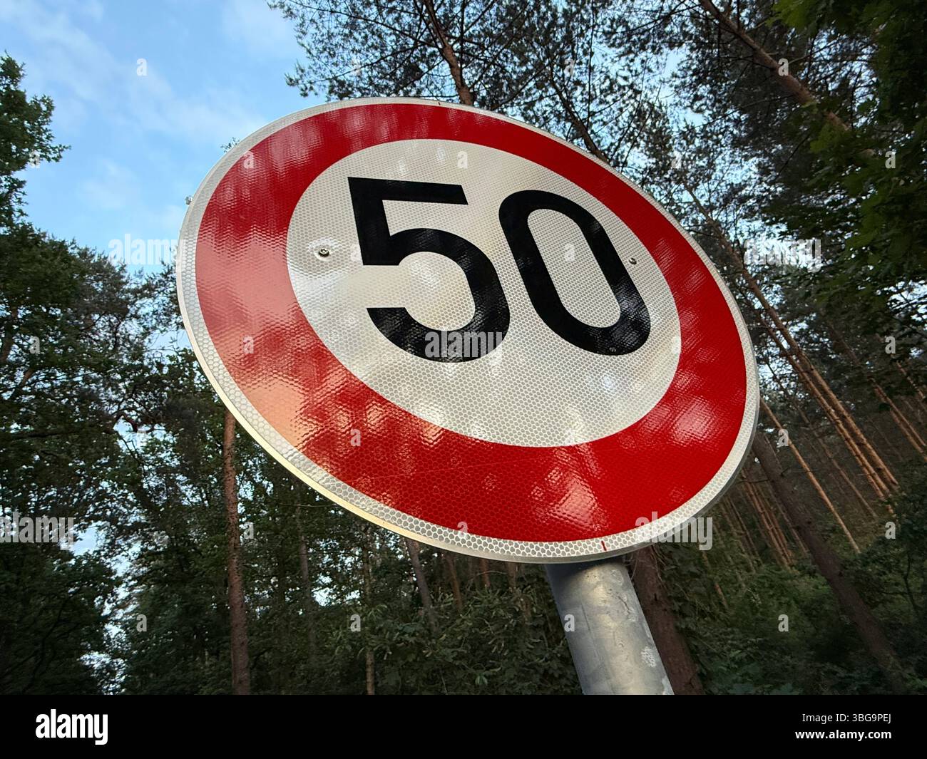 50 km/h Schild Verkehrszeichen Tempo 50 *** 50 km h sign Speed limit 50 ...