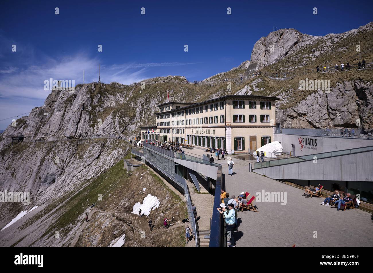 Pilatus Kulm mountain station, Hotel Pilatus Kulm, tourists, guests ...
