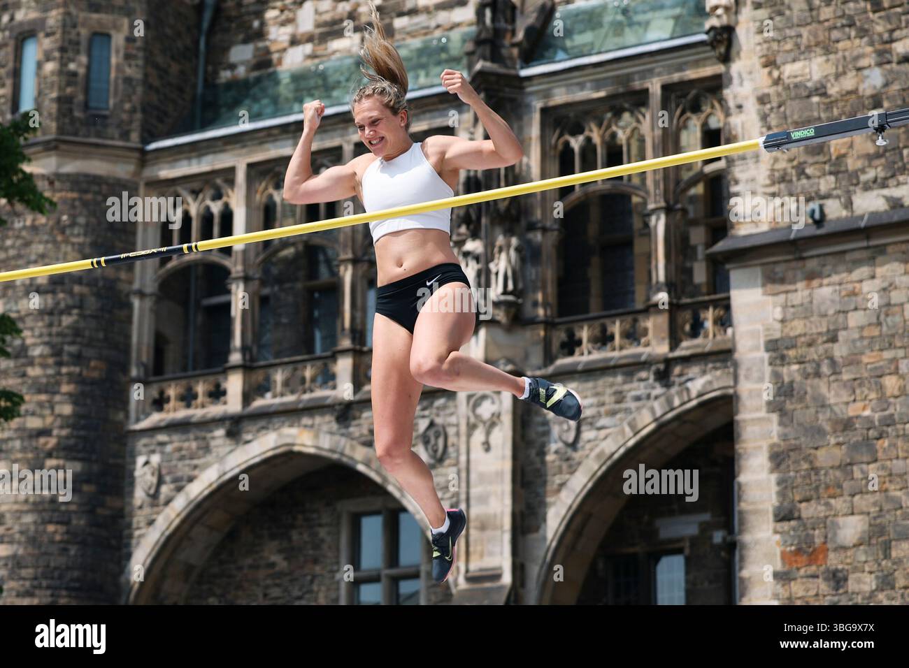 Nikola P?schlov? (Tschechien) am 04.06.2025 beim NetAachen Domspringen 2025 auf dem Katschhof in ...