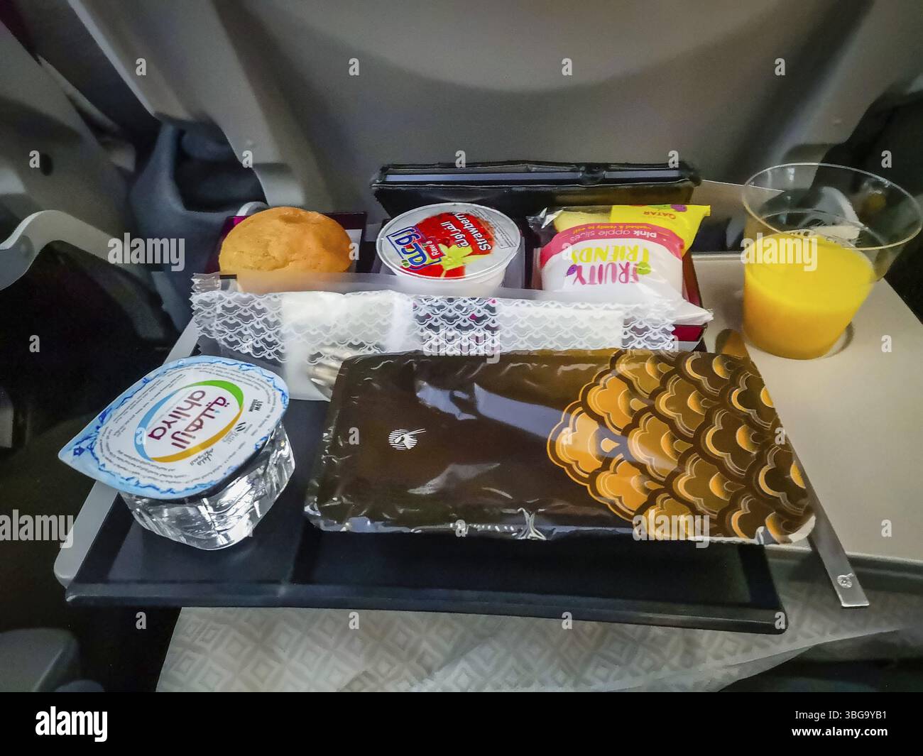 Lunch on board fruit, drink cookie dessert intercontinental flight ...