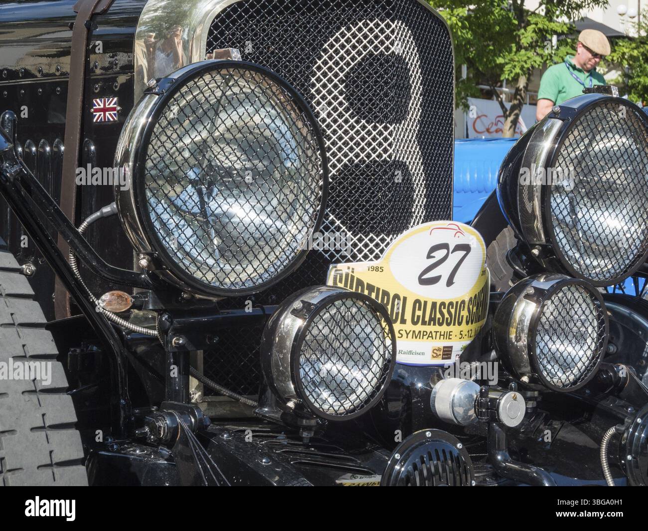 Side-front view of the headlights of the Bentley Special Speed 8 with ...