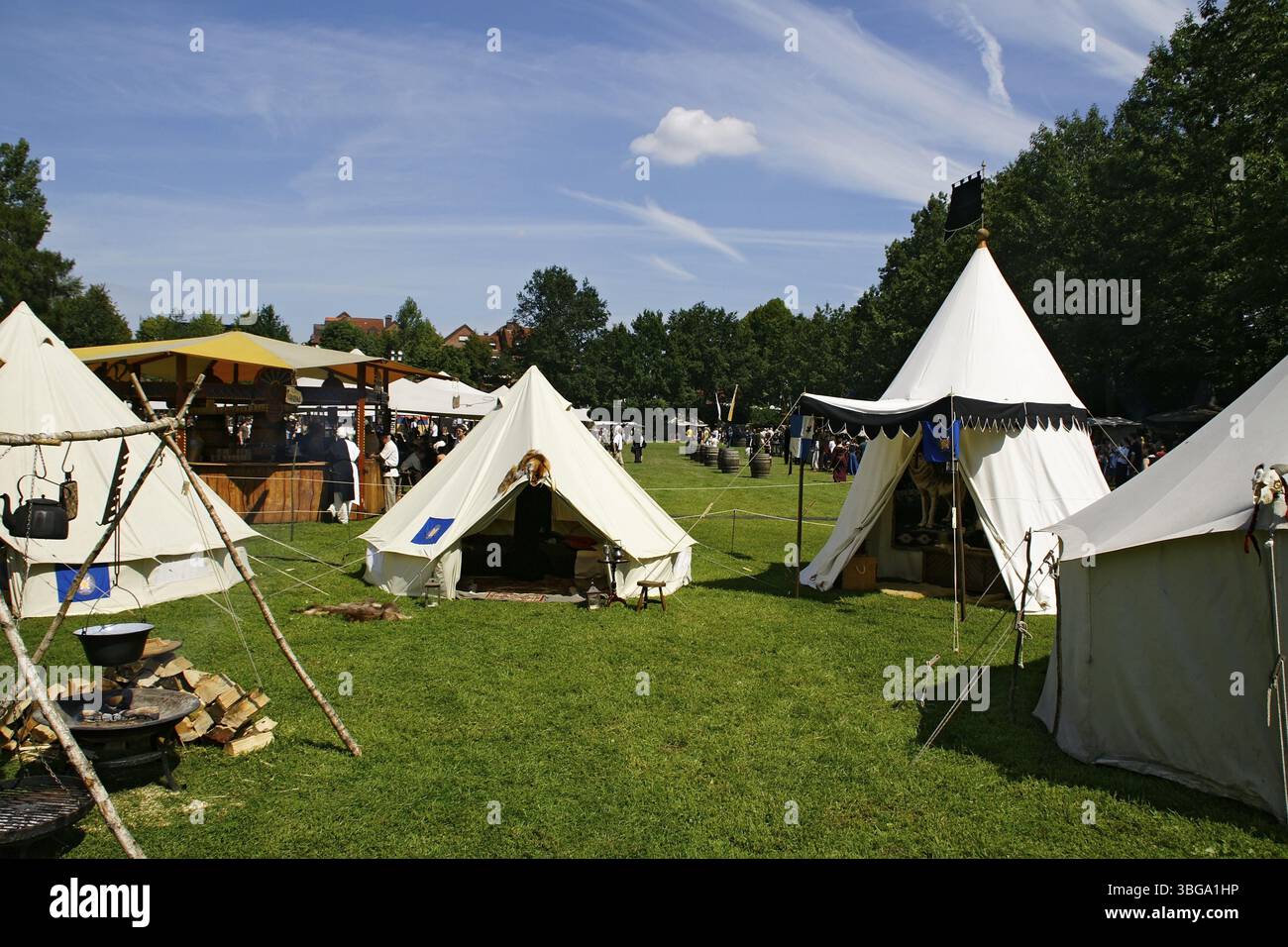 Medieval camp fire hi-res stock photography and images - Alamy