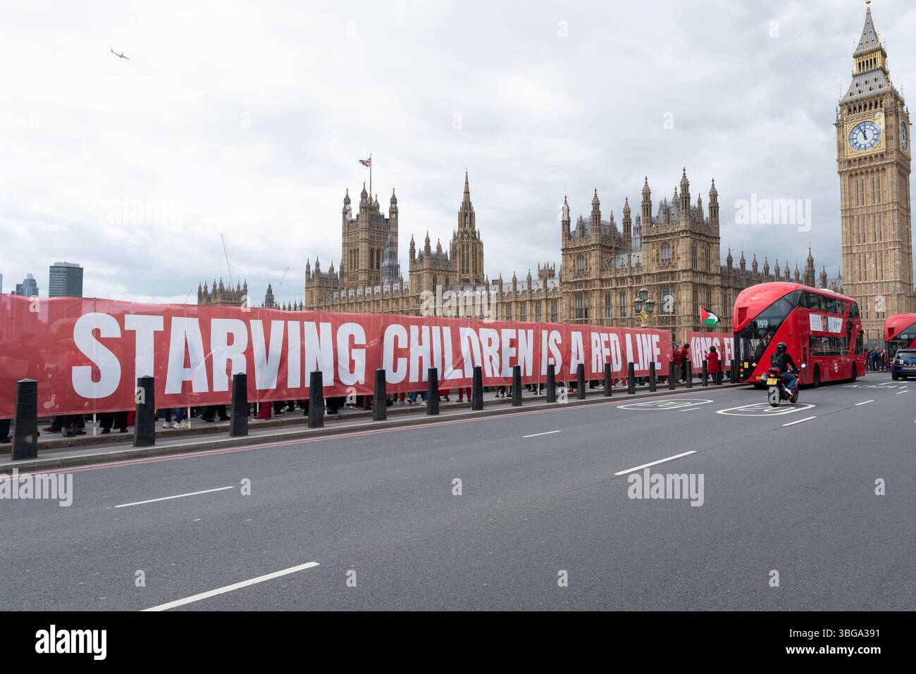 Starving children gaza 2025 hi-res stock photography and images - Alamy