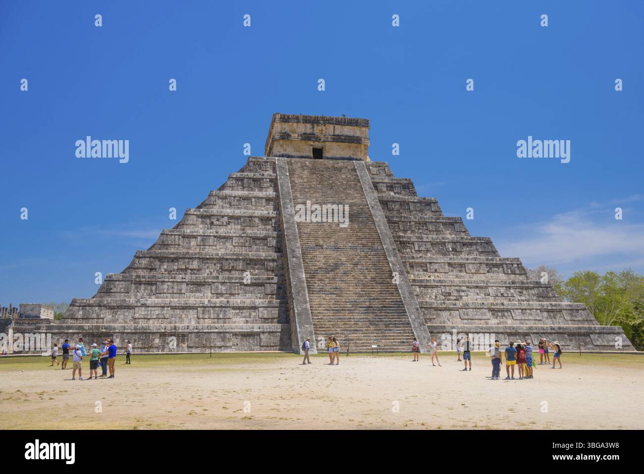 Temple pyramid of Kukulcan El Castillo, Chichen Itza, Yucatan, Mexico, Mayan civilisation ...
