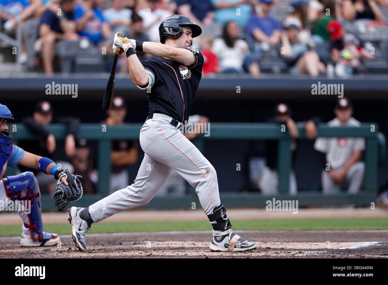 Columbus Clingstones first baseman Drew Compton (33) at bat against the ...