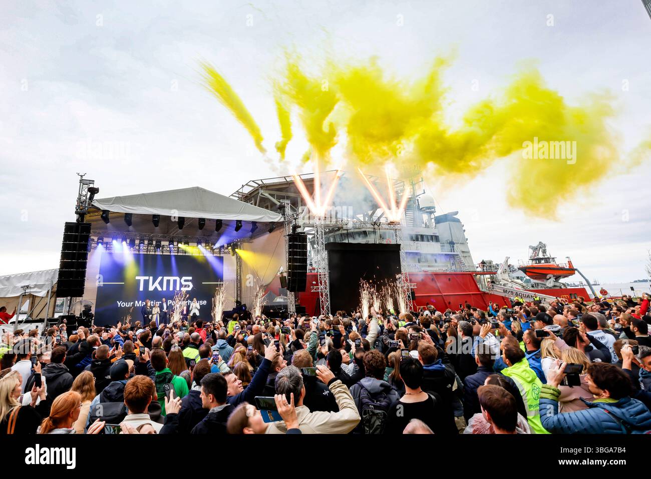 Kiel, Germany. 04th June, 2025. Employees of Thyssenkrupp Marine ...