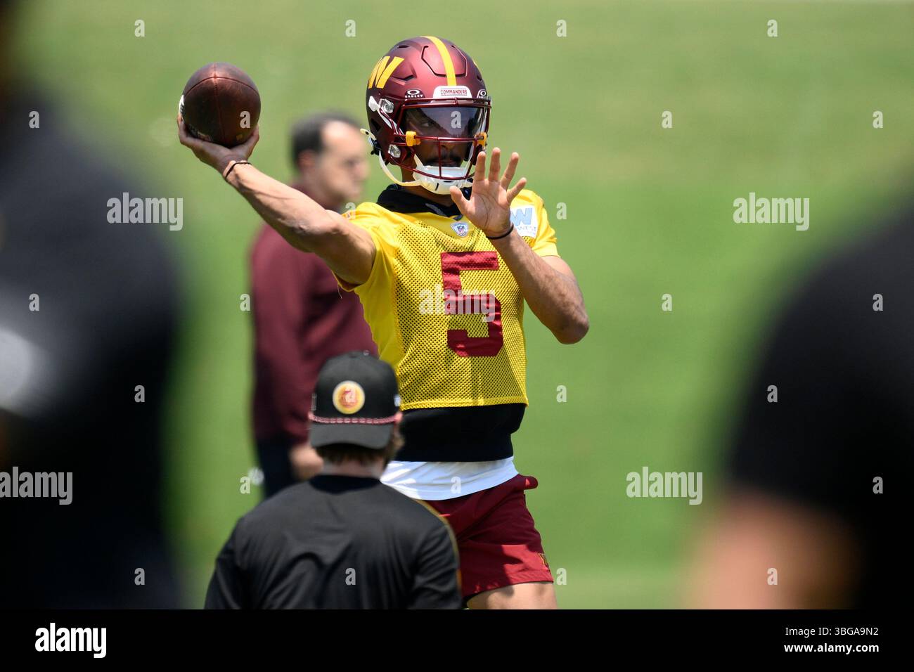 Washington Commanders quarterback Jayden Daniels (5) throws during NFL ...
