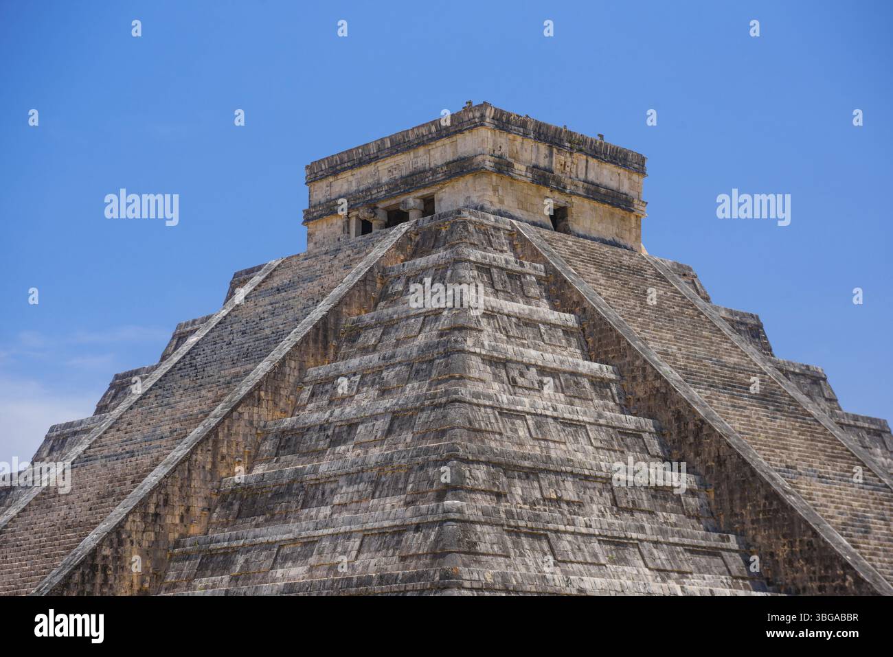 Temple pyramid of Kukulcan El Castillo, Chichen Itza, Yucatan, Mexico, Mayan civilisation ...