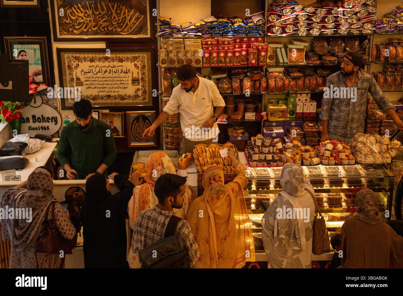 Kashmiri Muslims buy bakery products ahead of the Muslim festival Eid ...