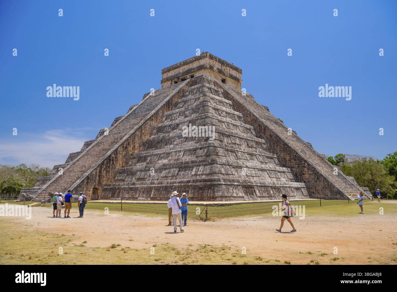 Temple pyramid of Kukulcan El Castillo, Chichen Itza, Yucatan, Mexico, Mayan civilisation ...