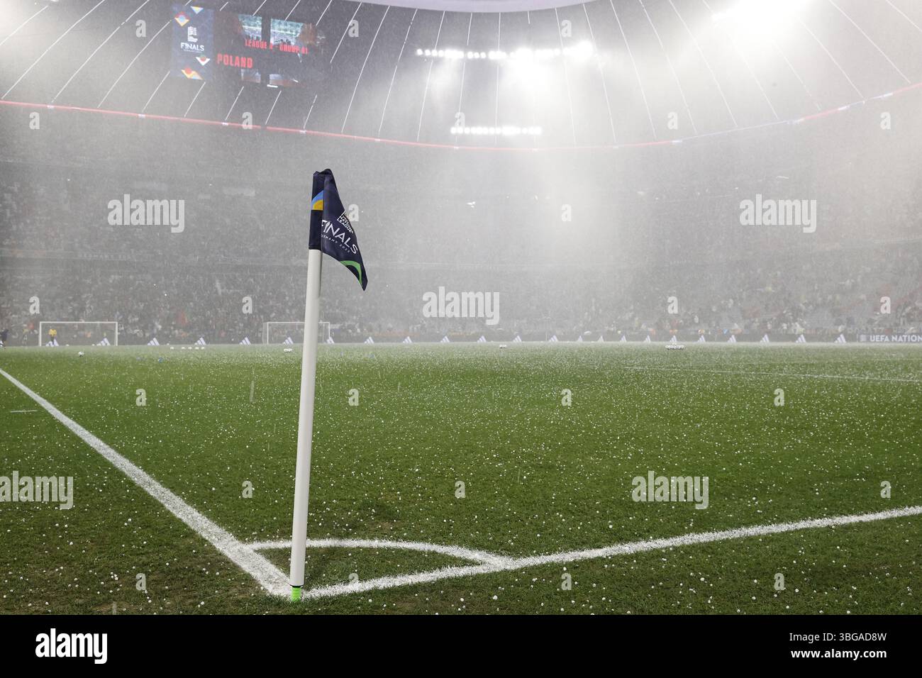 MUNCHEN - Rain and hail prior to the UEFA Nations League semifinal ...