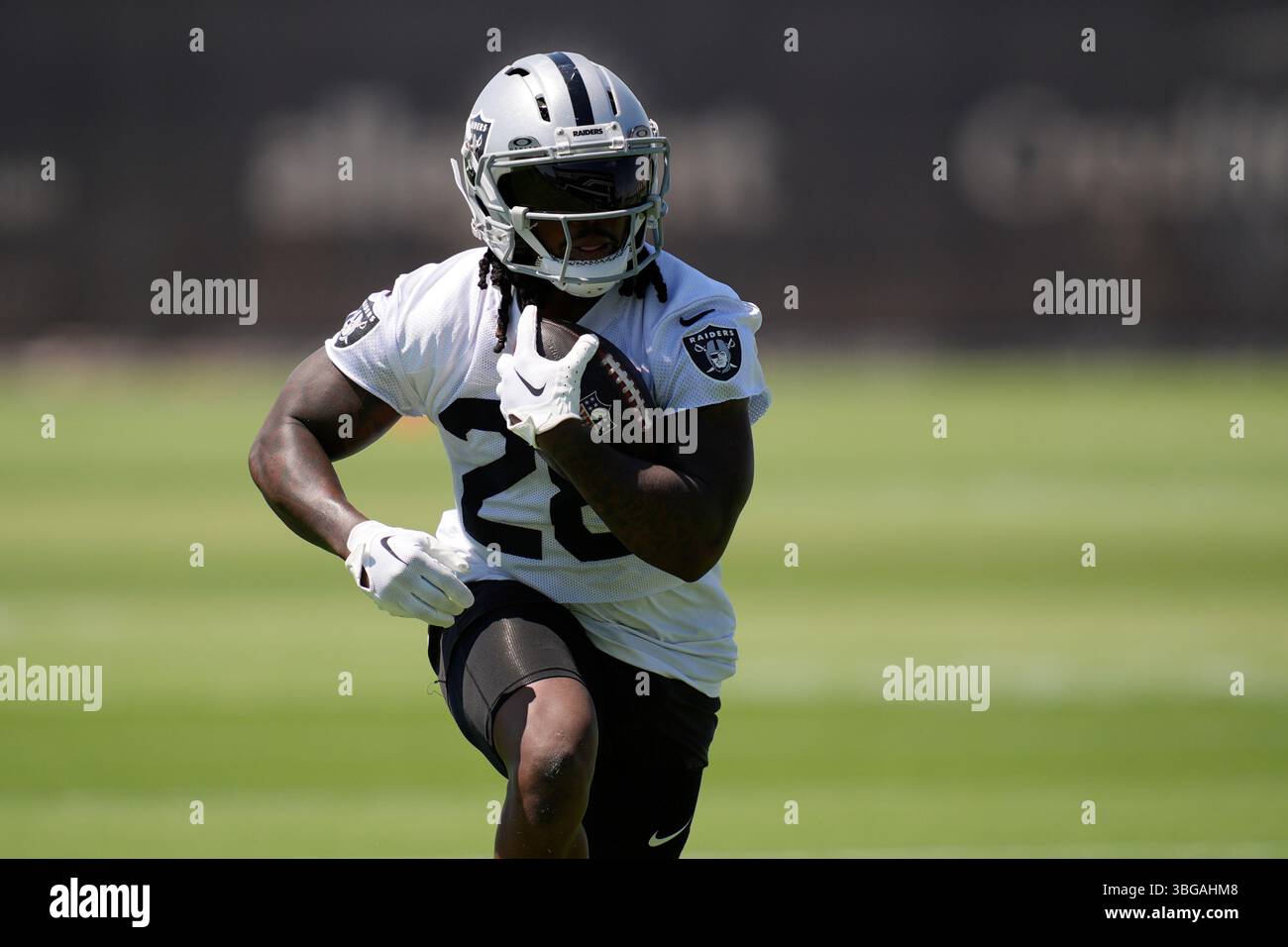 Las Vegas Raiders running back Sincere McCormick participates during an ...