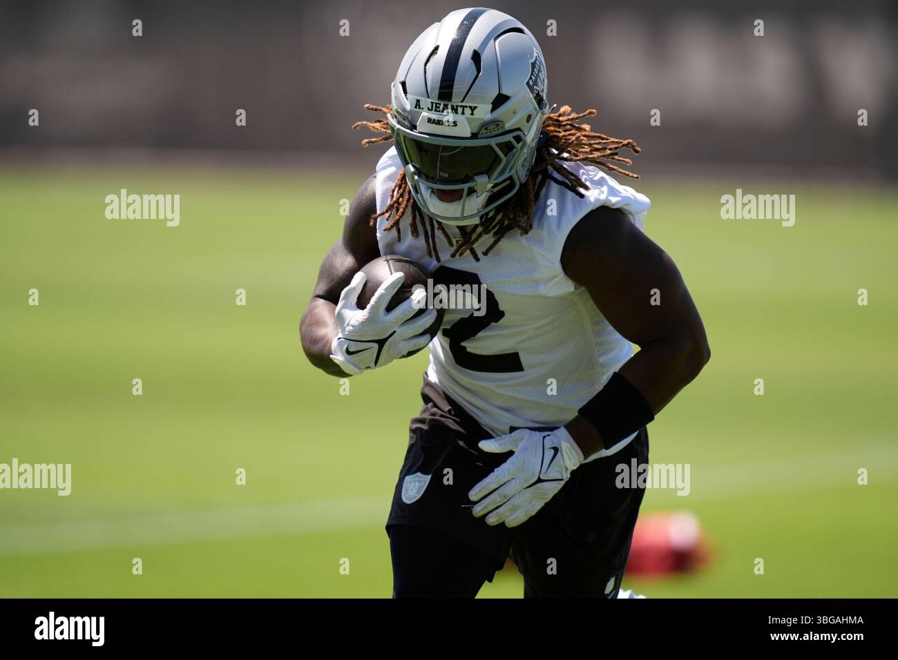 Las Vegas Raiders running back Ashton Jeanty participates during an NFL ...