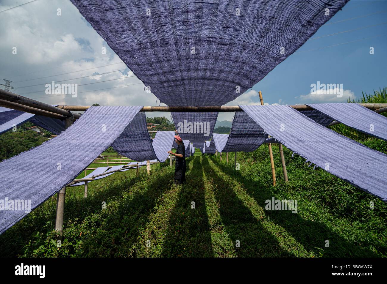 Craftsmen dry cloth to be made into mops at the traditional industrial ...