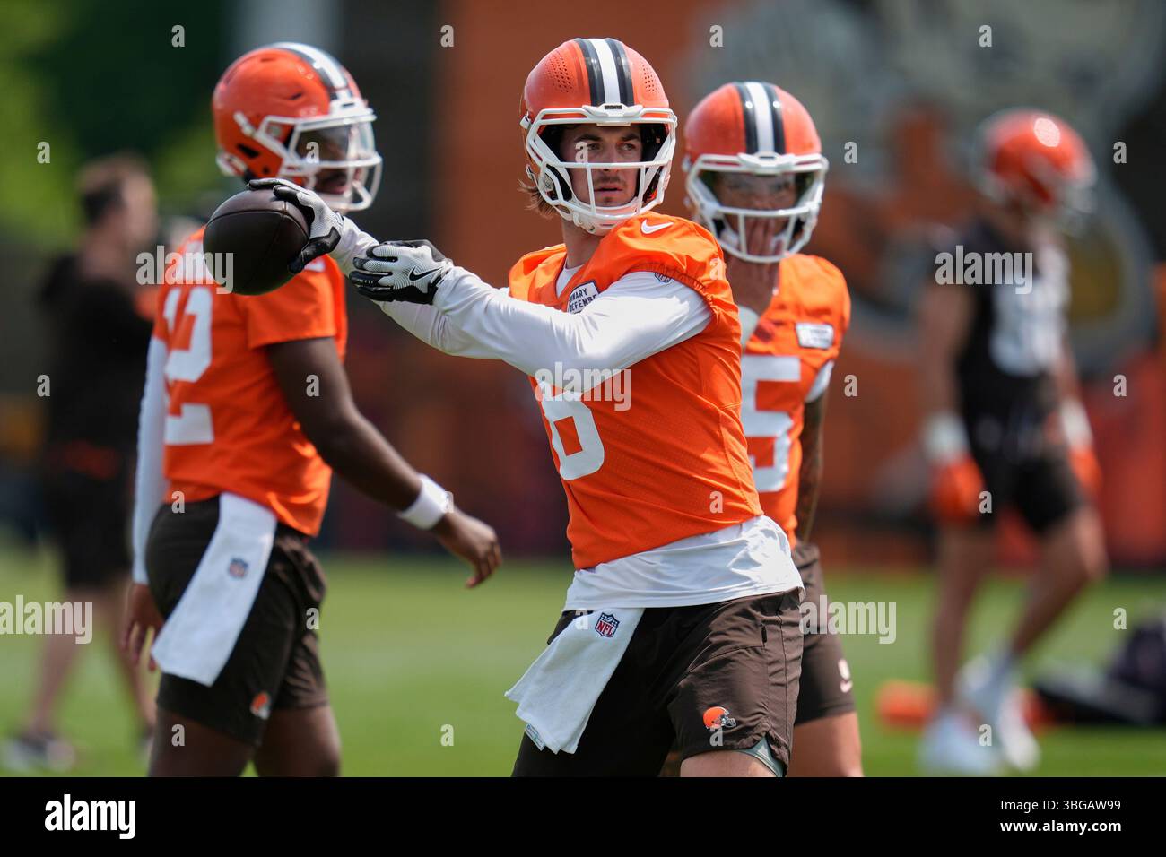 Cleveland Browns quarterback Kenny Pickett (8) throws during NFL ...