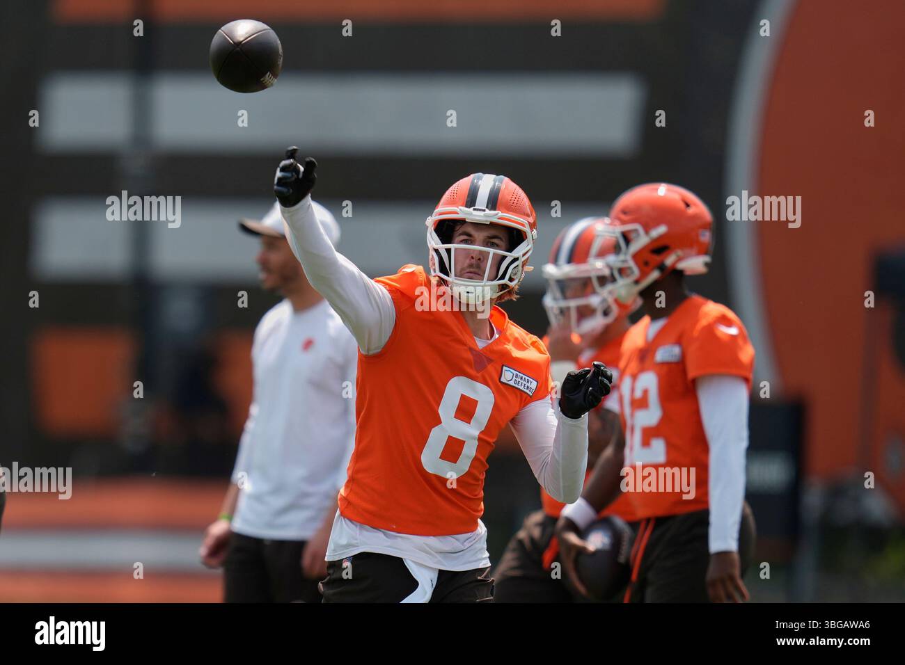 Cleveland Browns quarterback Kenny Pickett (8) throws during NFL ...