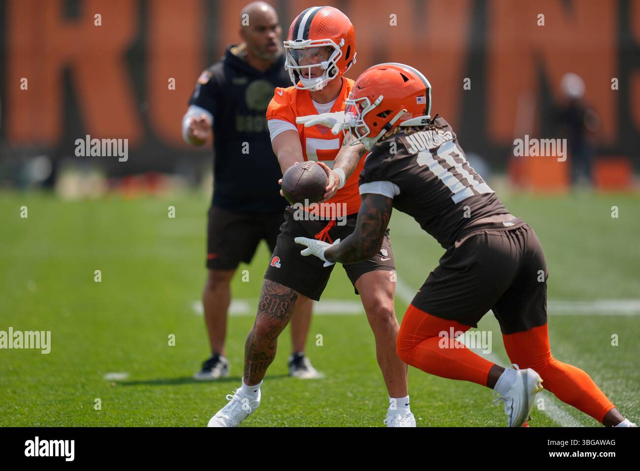 Cleveland Browns quarterback Dillon Gabriel (5) hands off to running ...