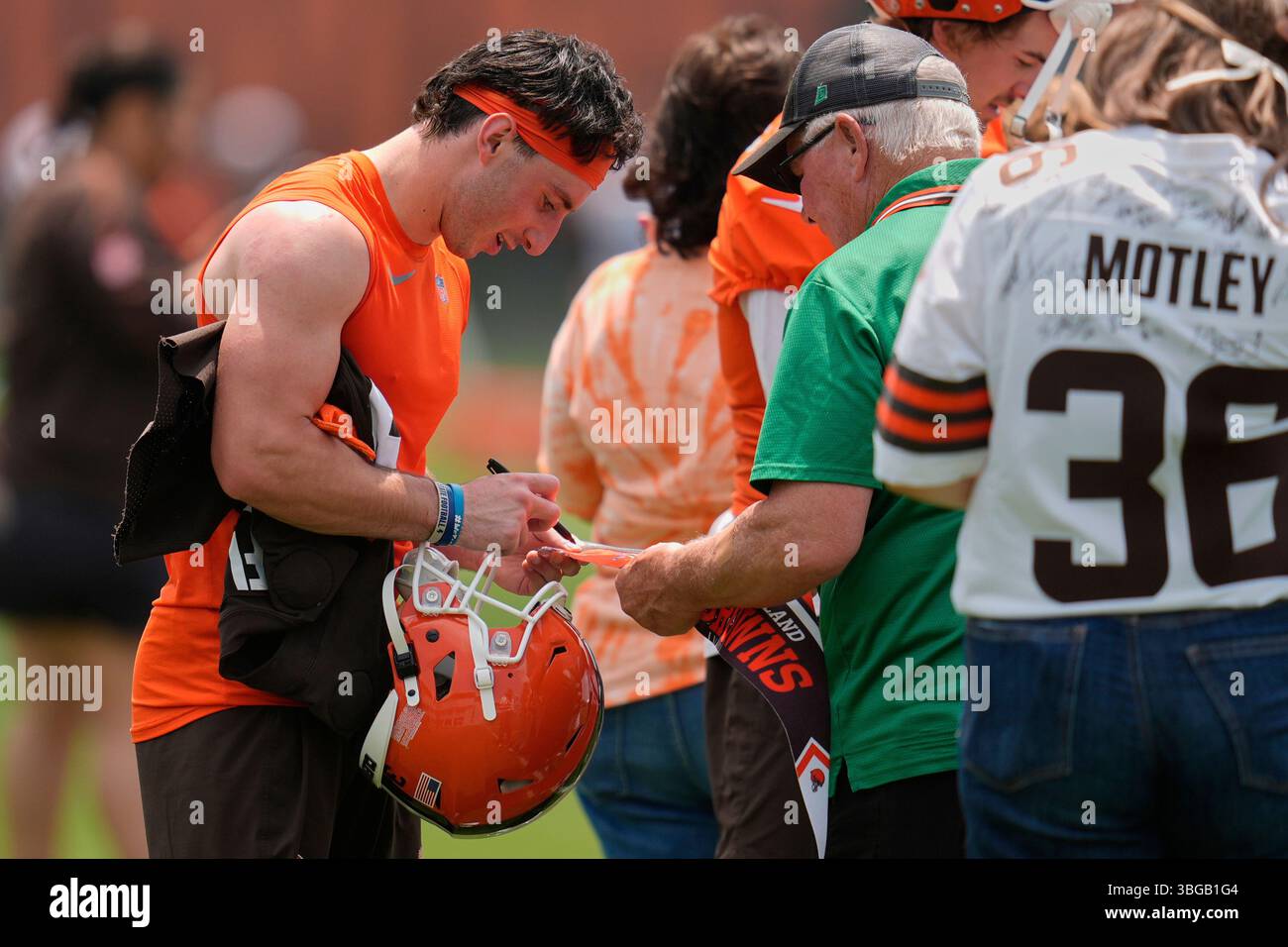 Cleveland Browns wide receiver Luke Floriea signs autographs after an ...