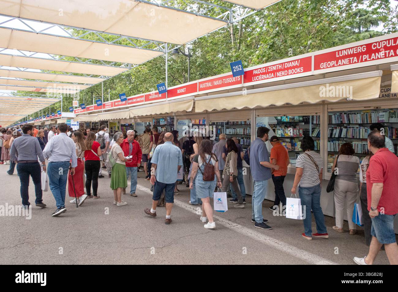 Madrid, Madrid, Spain. 4th June, 2025. People at the 84th Madrid Book ...