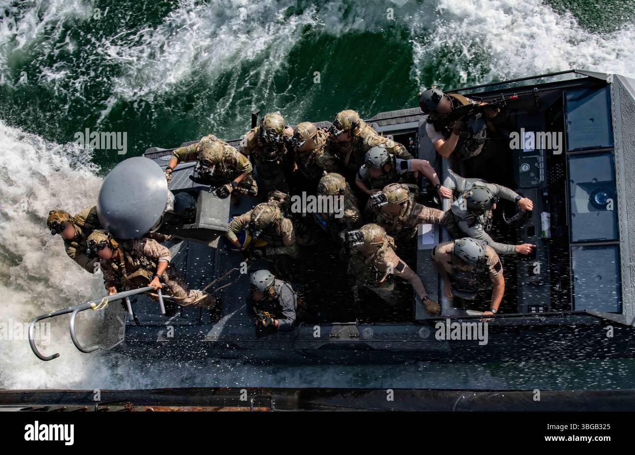 250519-N-EG592-1018 VIRGINIA BEACH, Va. (May 19, 2025) U.S. East Coast ...