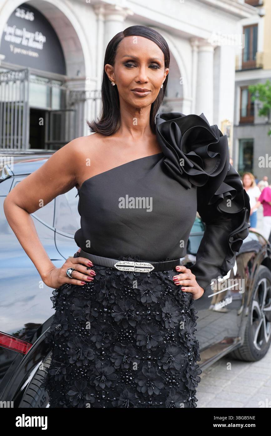 Iman arrives at the ELLE STYLE AWARDS 2025 at the Teatro Real in Madrid ...