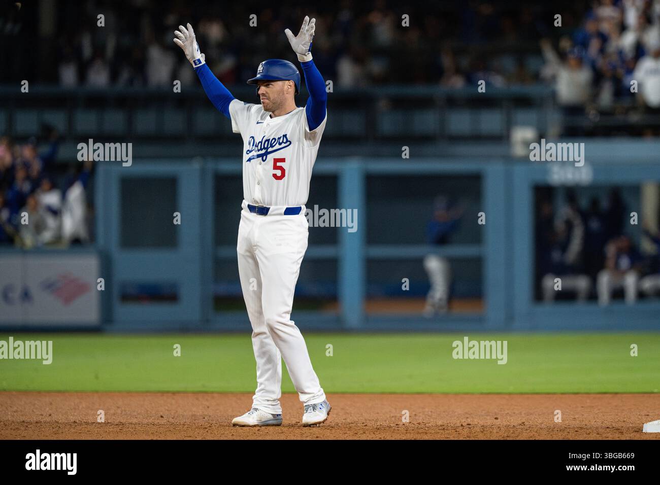 Los Angeles Dodgers first base Freddie Freeman (5) celebrates after ...