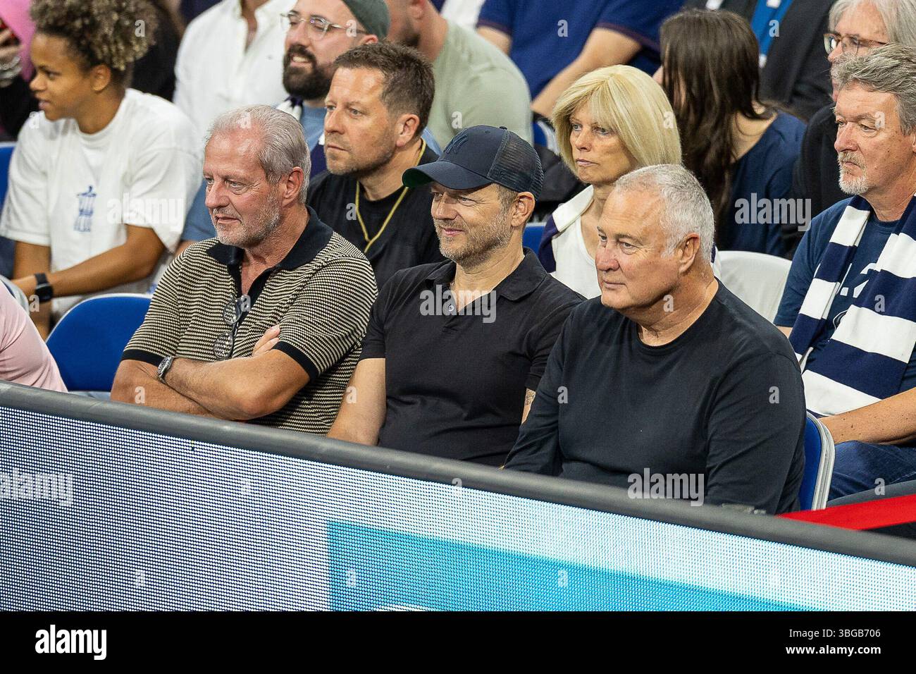 Heidelberg, Deutschland. 04th June, 2025. Fans, Mario Barth, Lacht ...