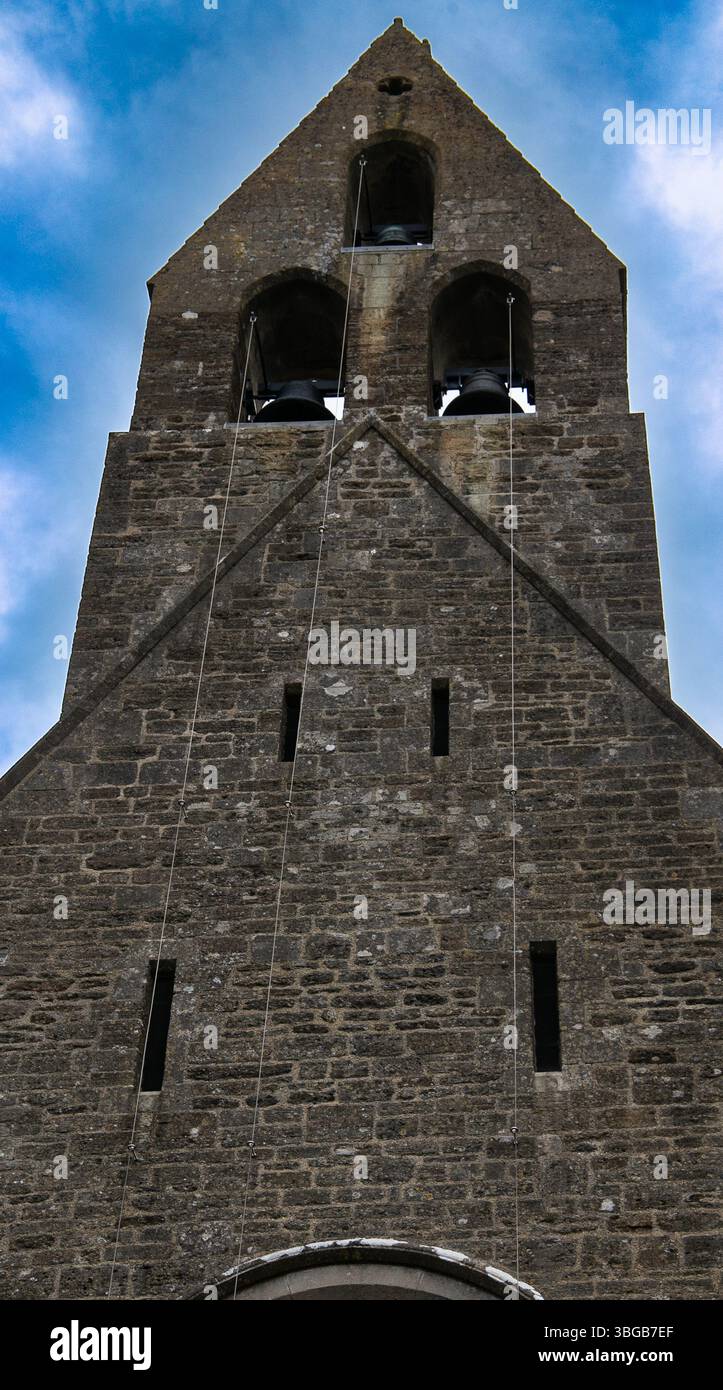 View upward tower st hi-res stock photography and images - Alamy