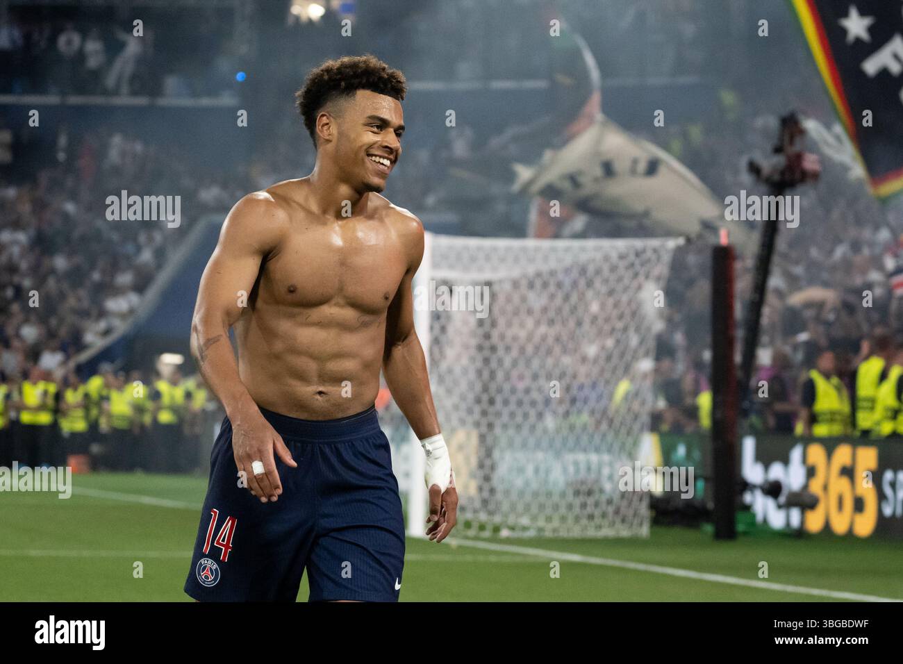 Desire Doue (Paris Saint-Germain, #14), oberkoerberfrei, GER, Paris ...