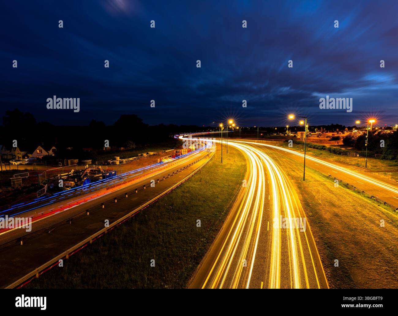 Long exposure capturing cars hi-res stock photography and images - Alamy