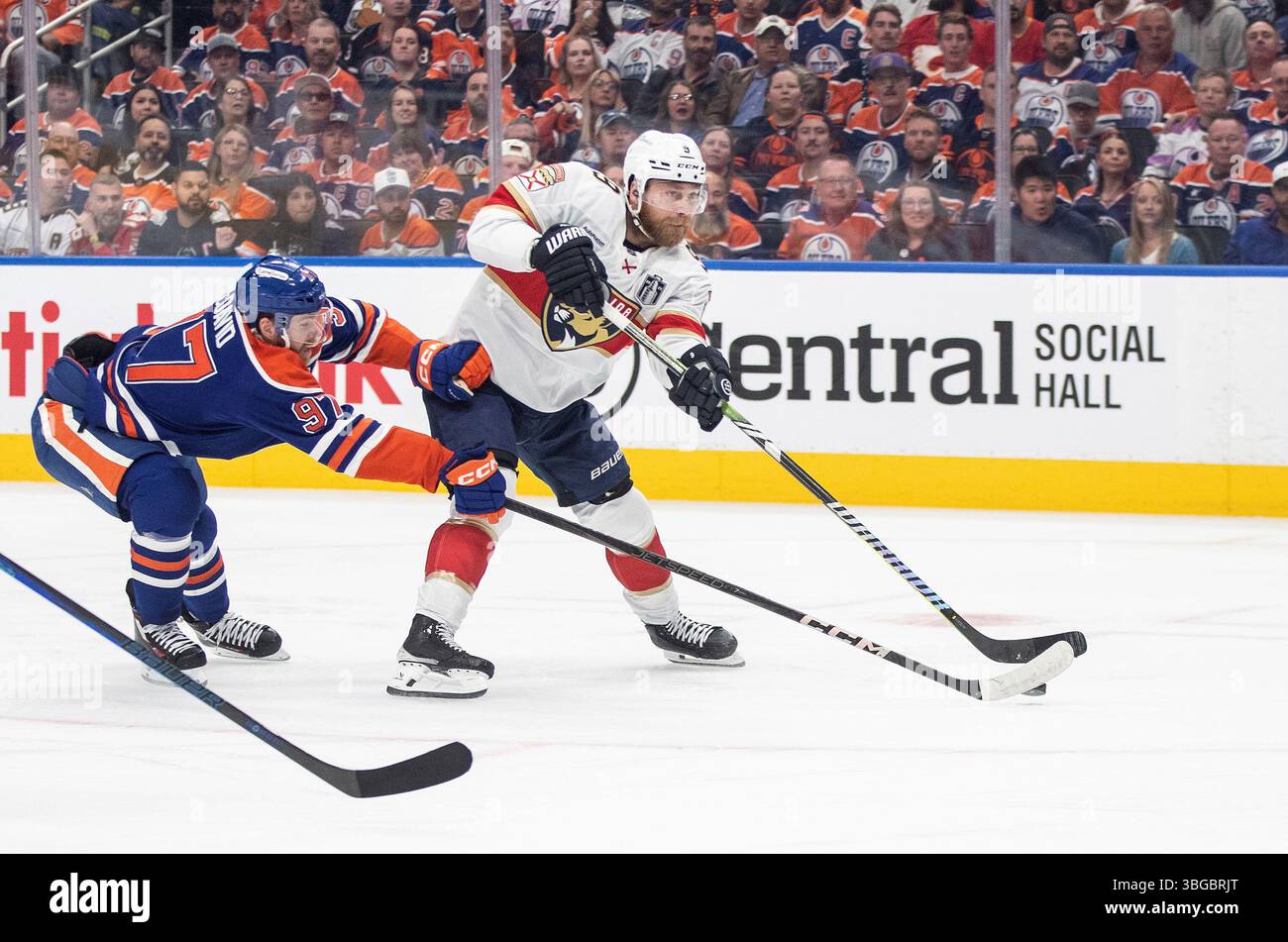 Florida Panthers' Sam Bennett (9) and Edmonton Oilers' Connor McDavid ...