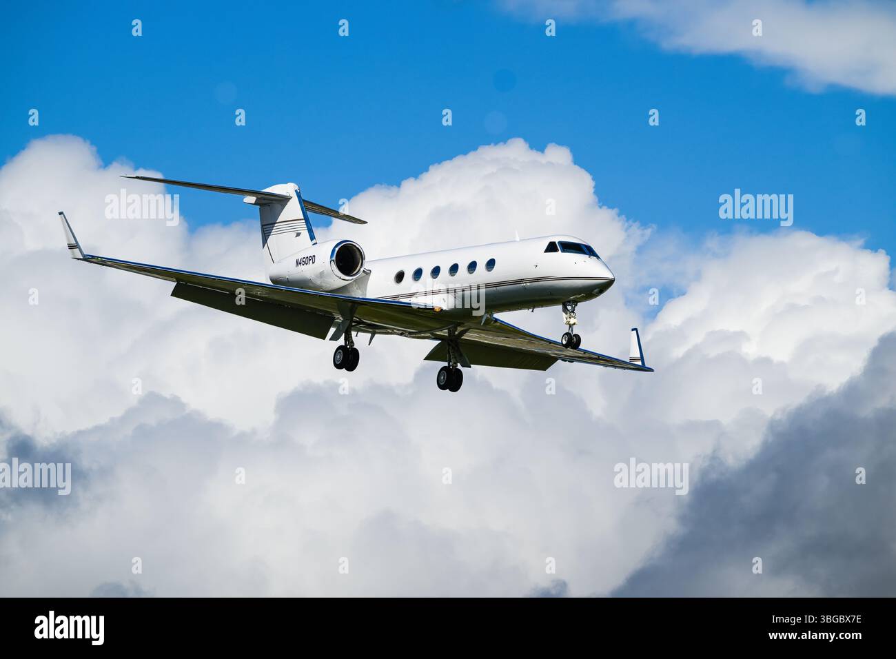 Gulfstream aerospace giv hi-res stock photography and images - Alamy