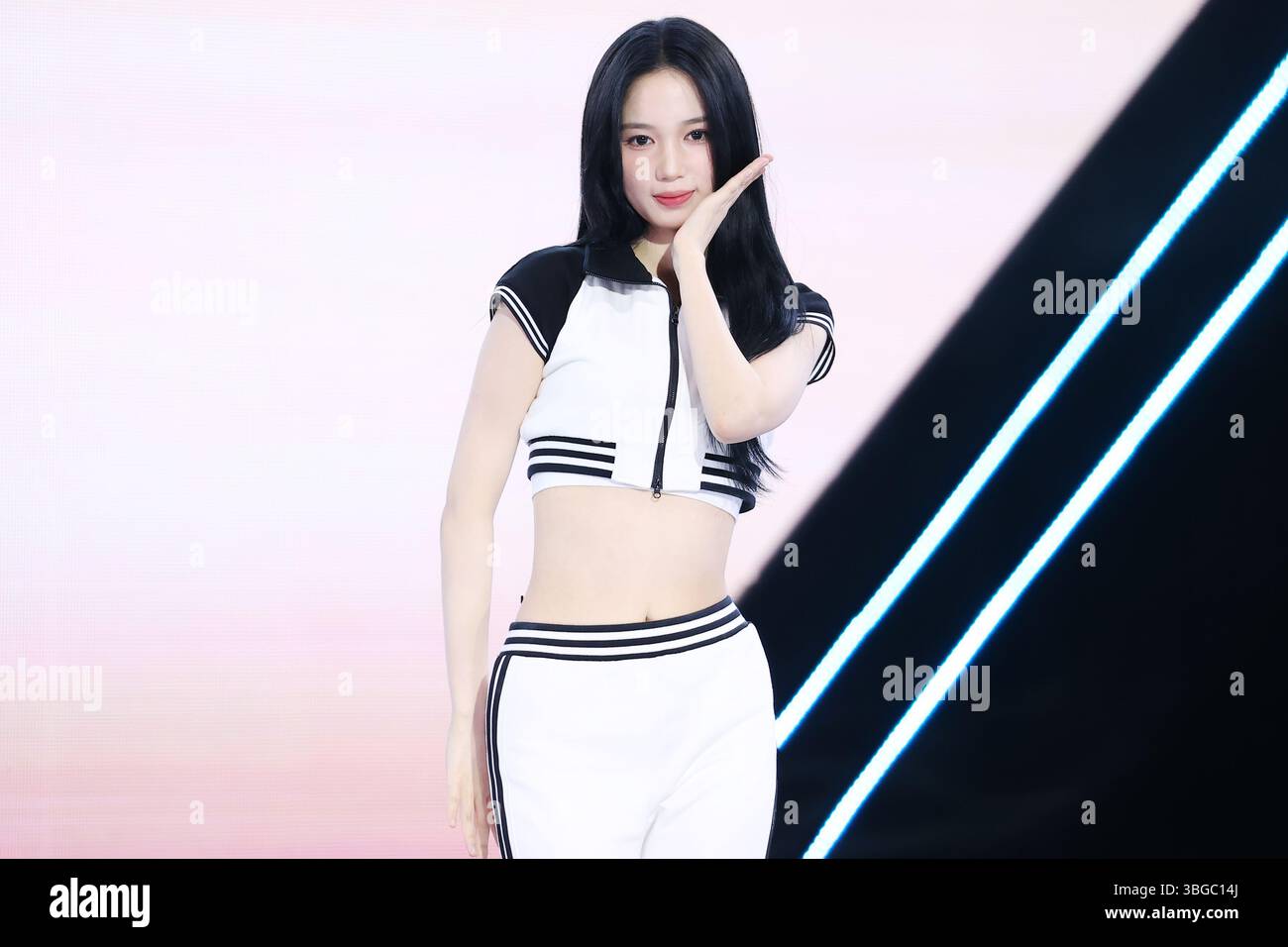 S. Korean girl group Uspeer Yeowon, a member of South Korean girl group ...