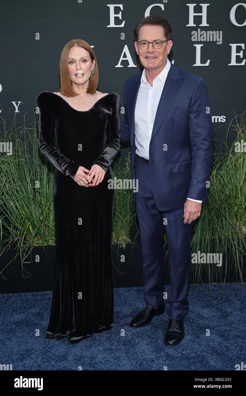 Sydney Sweeney an Julianne Moore and Kyle MacLachlan Stock Photo - Alamy