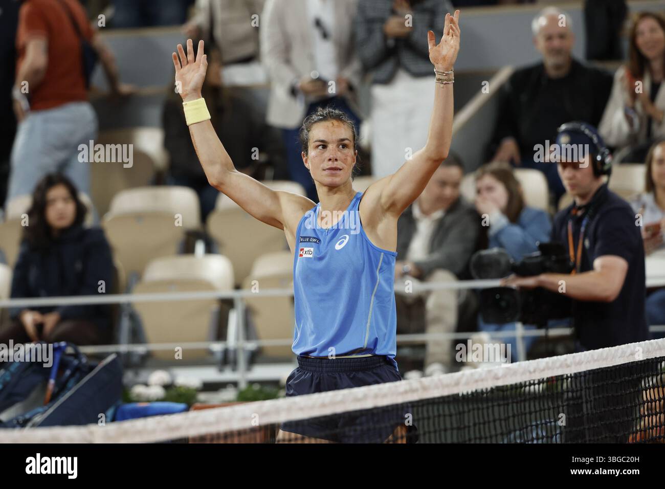 Lois Boisson of France celebrates her quarter-final victory against ...