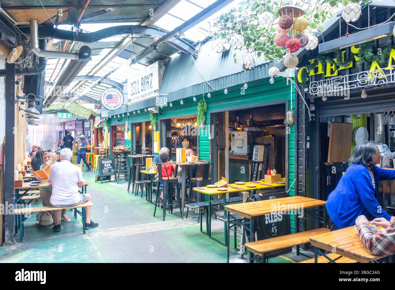 London tooting restaurant hi-res stock photography and images - Alamy