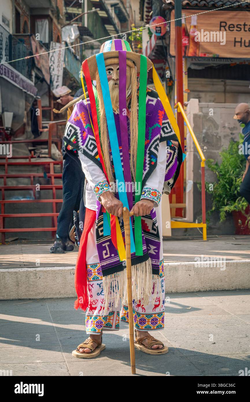 Colorful traditional Mexican dancers Danza de los Viejitos in Janitzio ...
