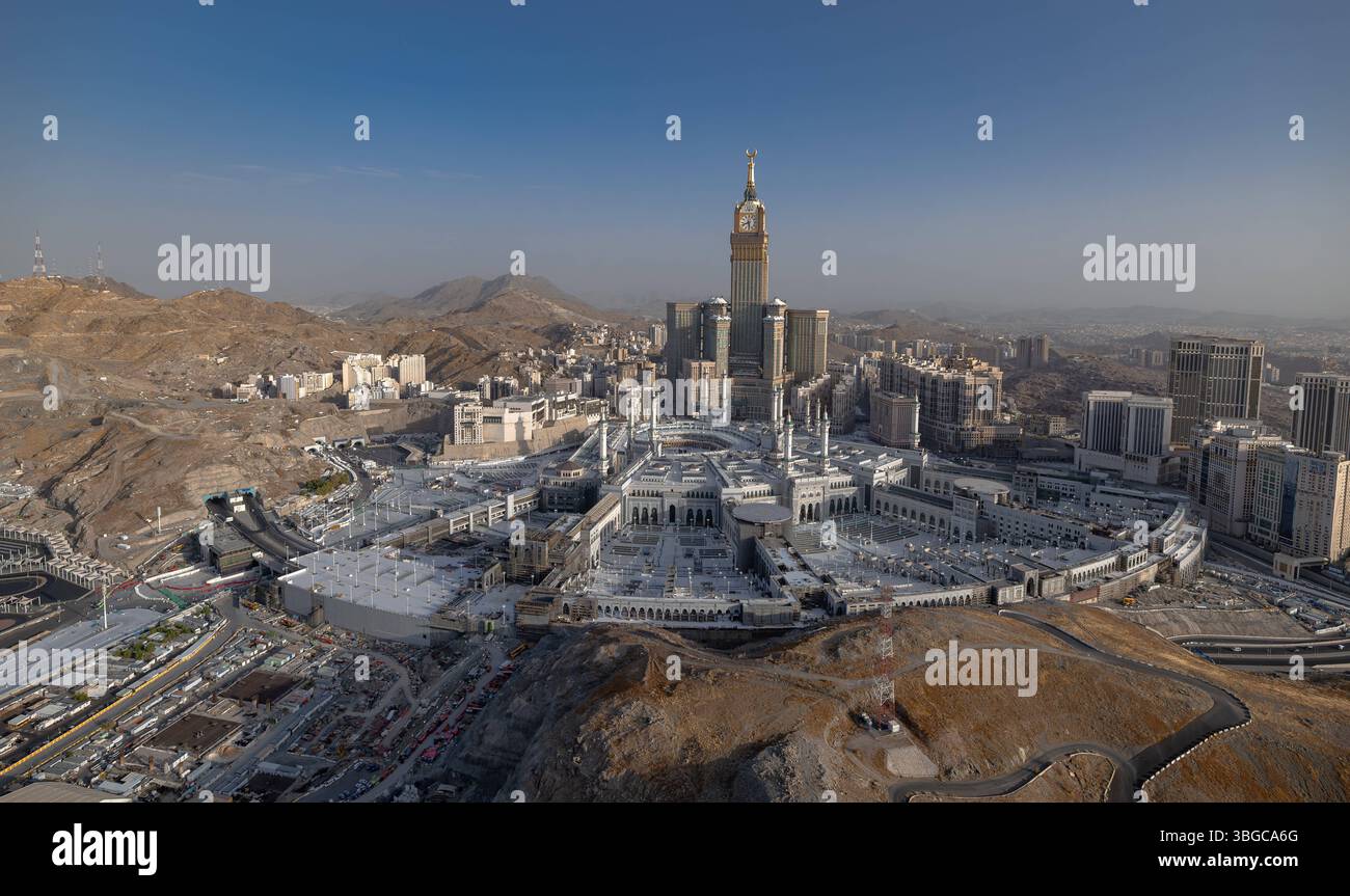 General views of the Grand Mosque, the Mina area, and Mount Arafat ...