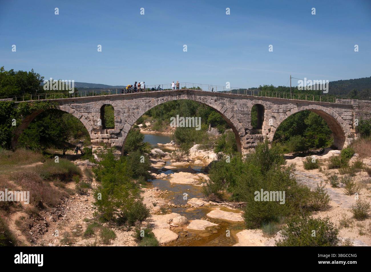 Pont Julien, Roman stone arch bridge over the Calavon river, Provence ...