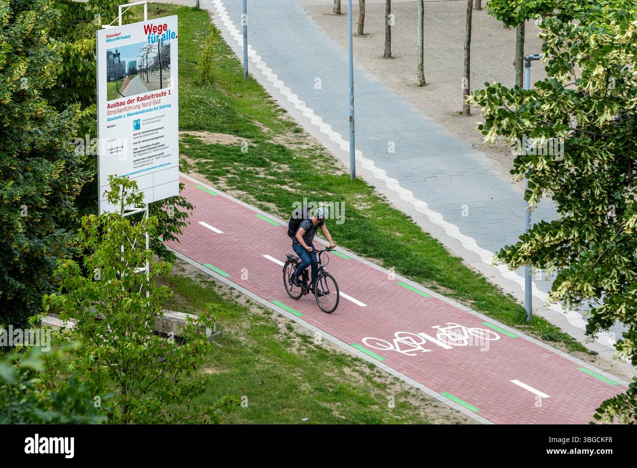 Neuer radweg stadtzentrum hi-res stock photography and images - Alamy