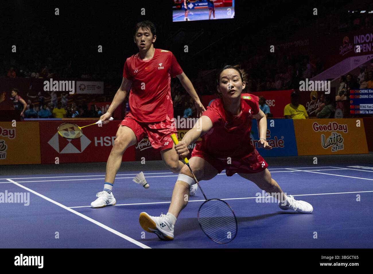 Jakarta, Indonesia. 5th June, 2025. Cheng Xing/Zhang Chi (front) compete during the mixed ...