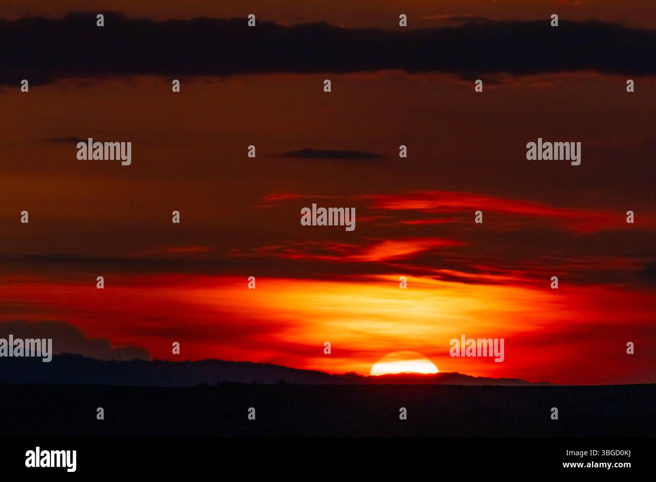 Burning sunset illuminating horizon hi-res stock photography and images ...