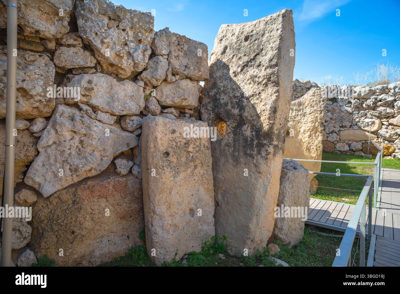 Megalithic temple Malta, view of huge stones supporting the interior ...