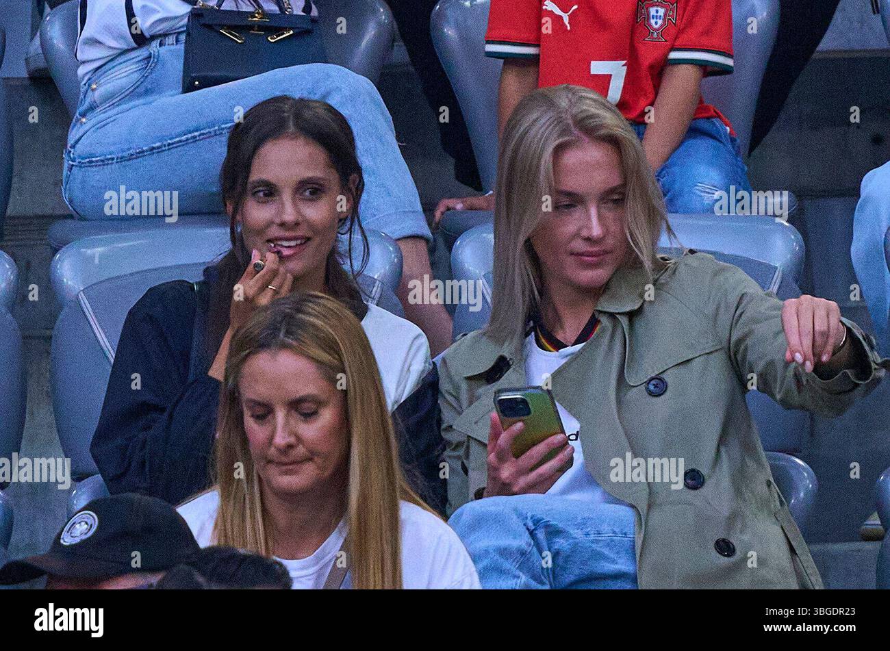 Leon Goretzka DFB 8 Freundin Mathea Fischer (L) in the UEFA Nations ...