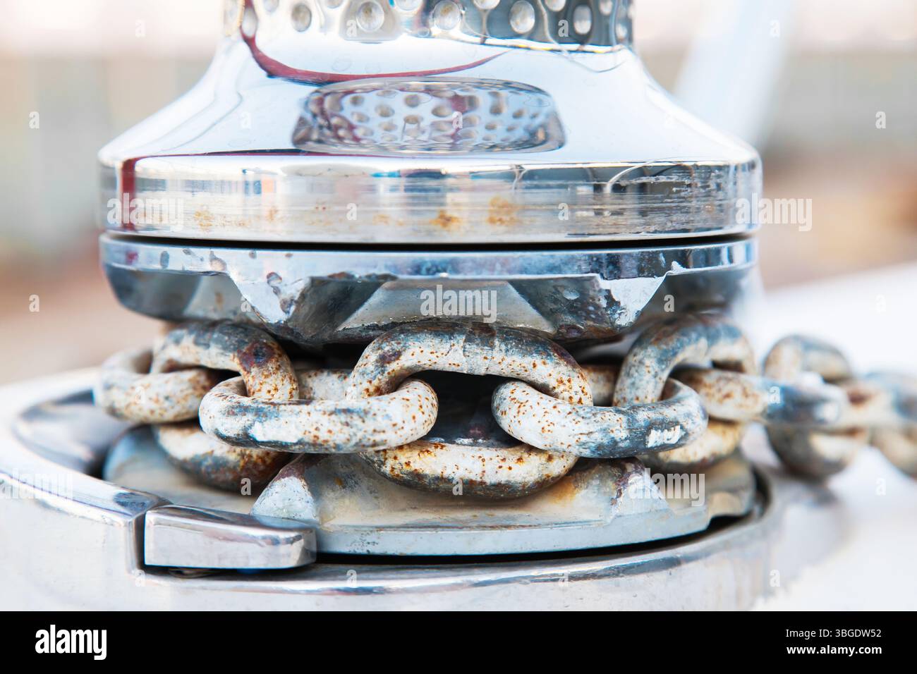 Anchor chain on a bollard of a motor yacht, close-up Stock Photo - Alamy