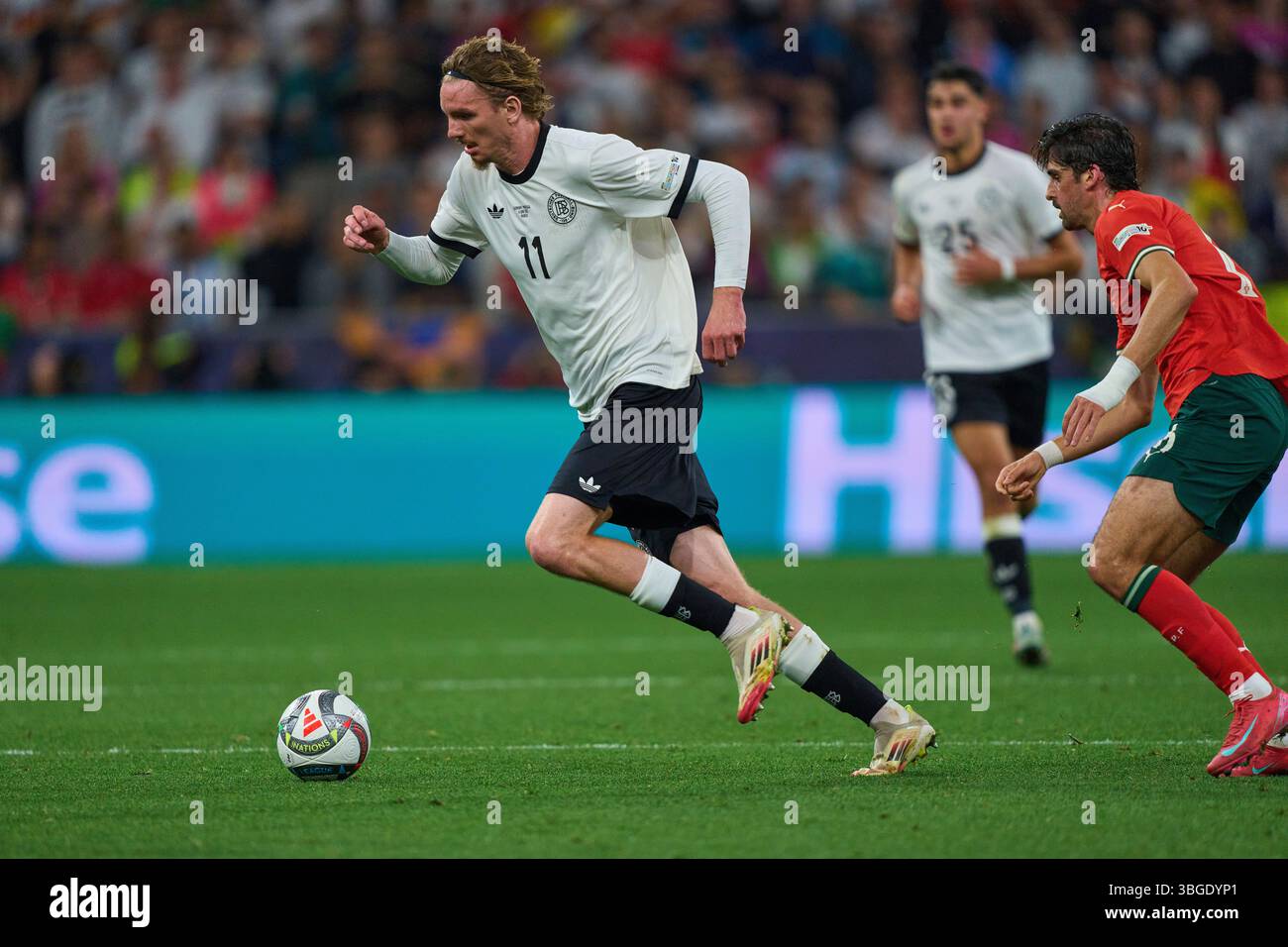 Nick Woltemade, DFB 11 compete for the ball, tackling, duel, header ...