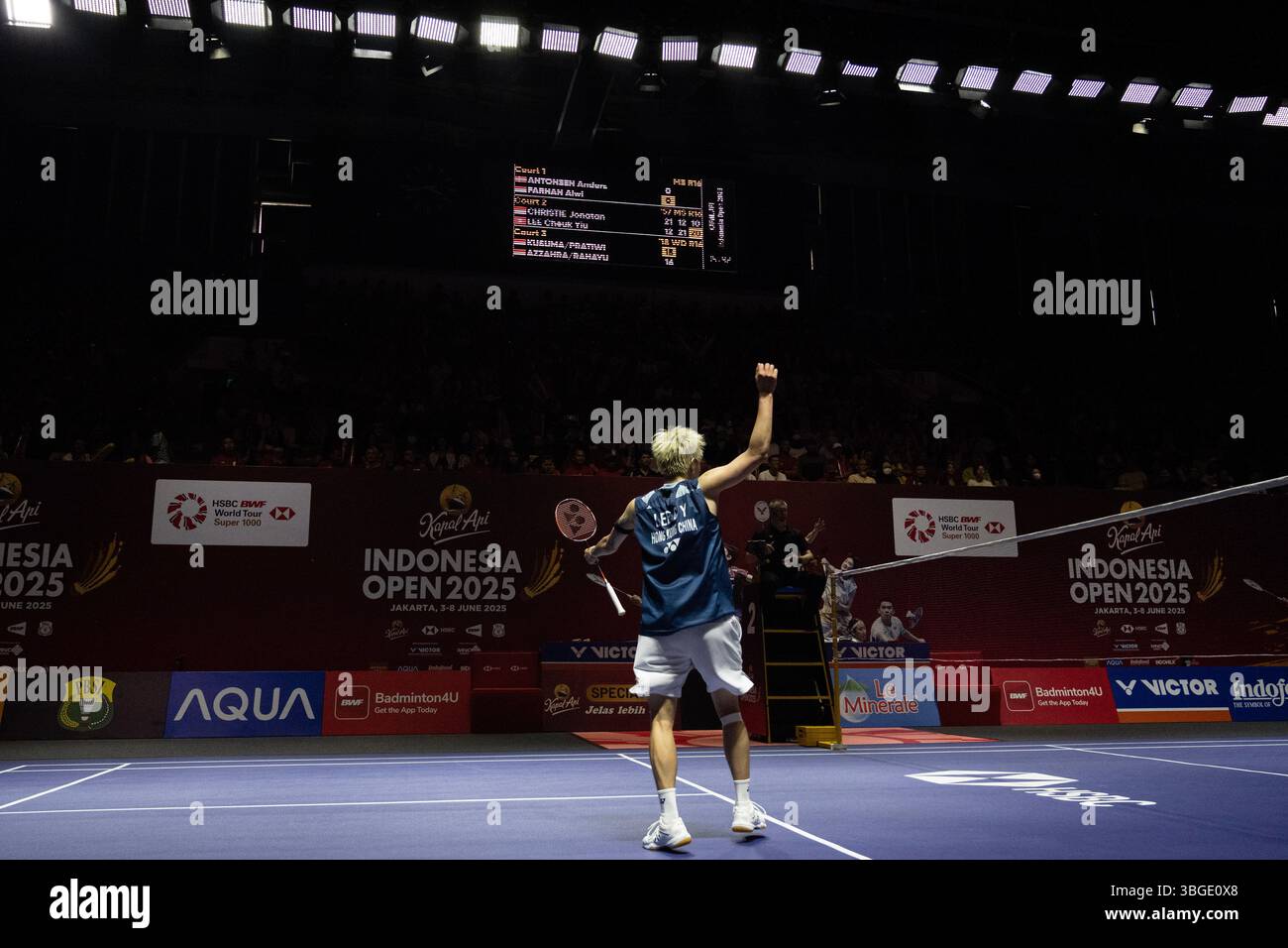Jakarta. 5th June, 2025. Lee Cheuk Yiu celebrates after winning the men ...