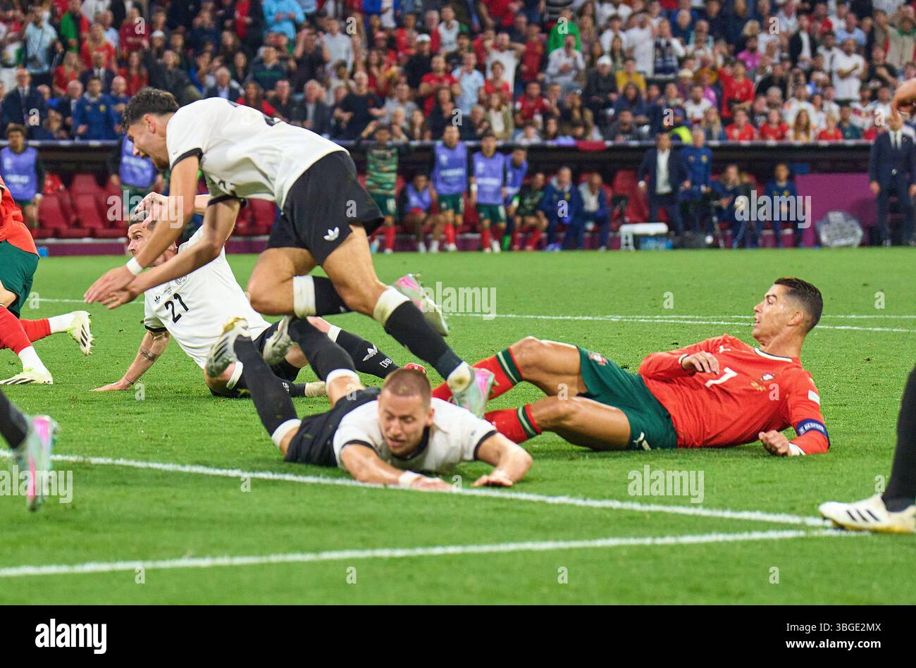 Cristiano Ronaldo, POR 7 compete for the ball, tackling, duel, header ...