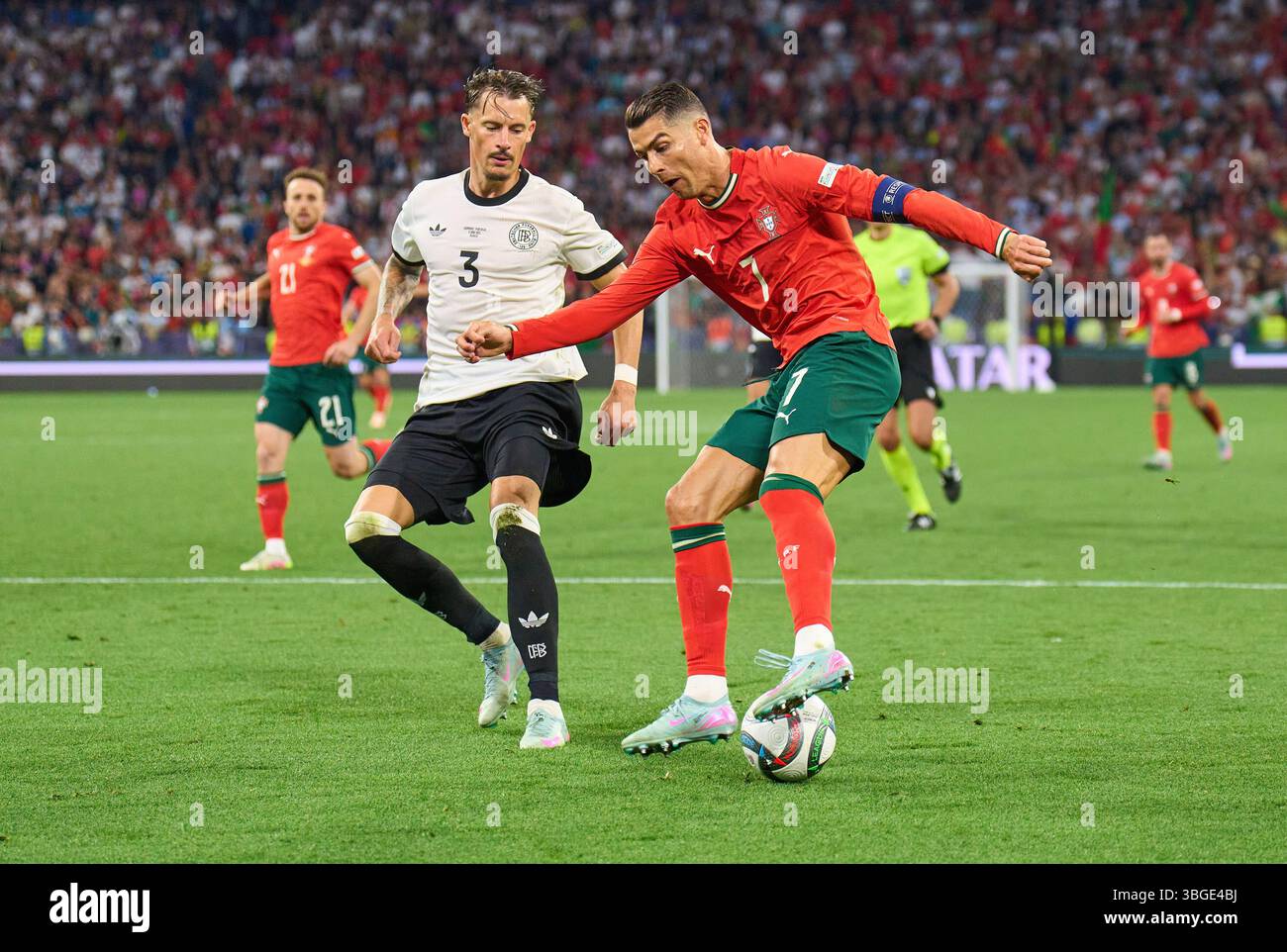 Cristiano Ronaldo, POR 7 compete for the ball, tackling, duel, header ...