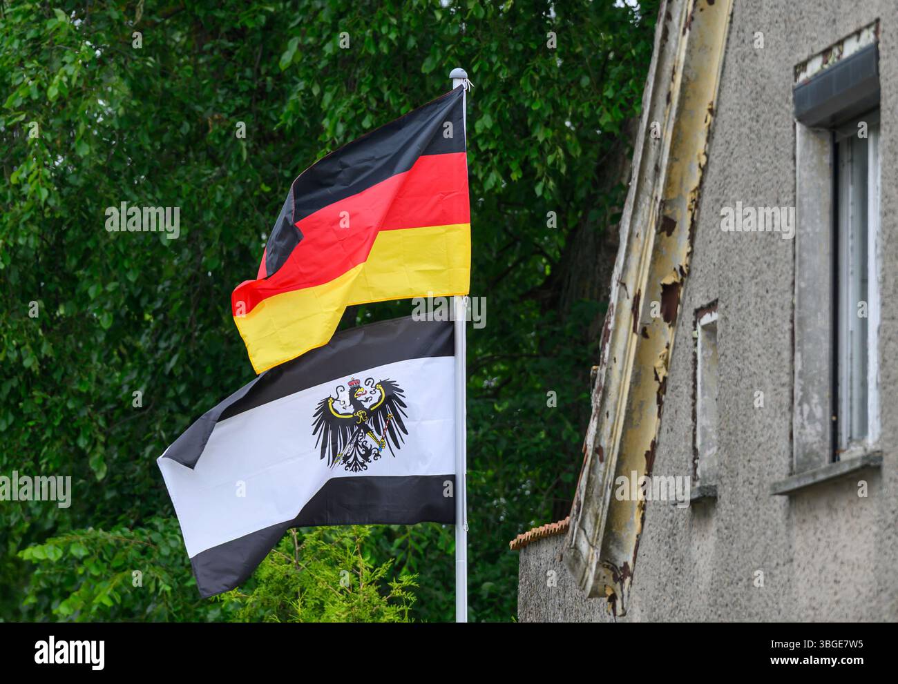 Letschin, Germany. 04th June, 2025. The flag of Germany (federal flag ...